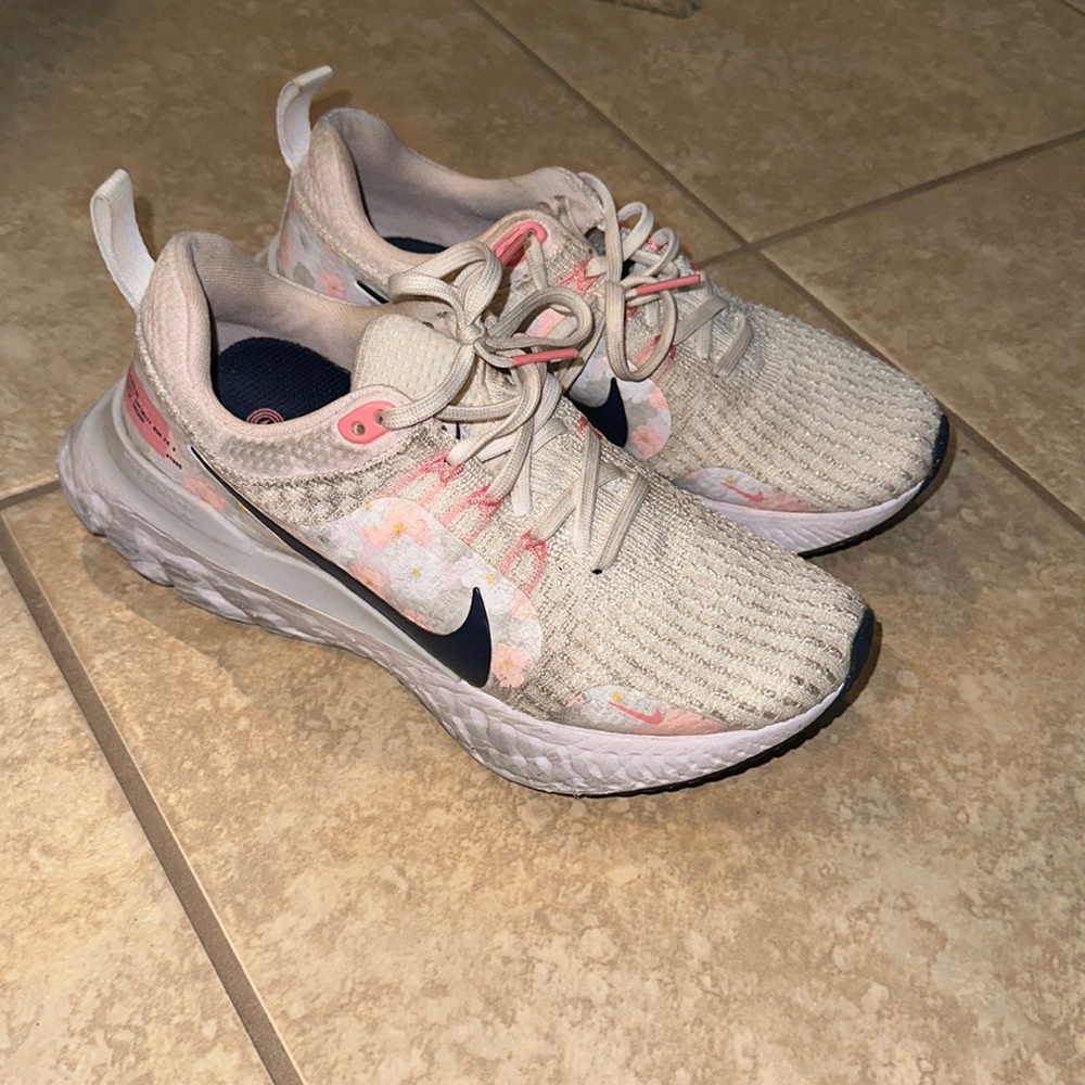 Nike React White Sneakers - Gem